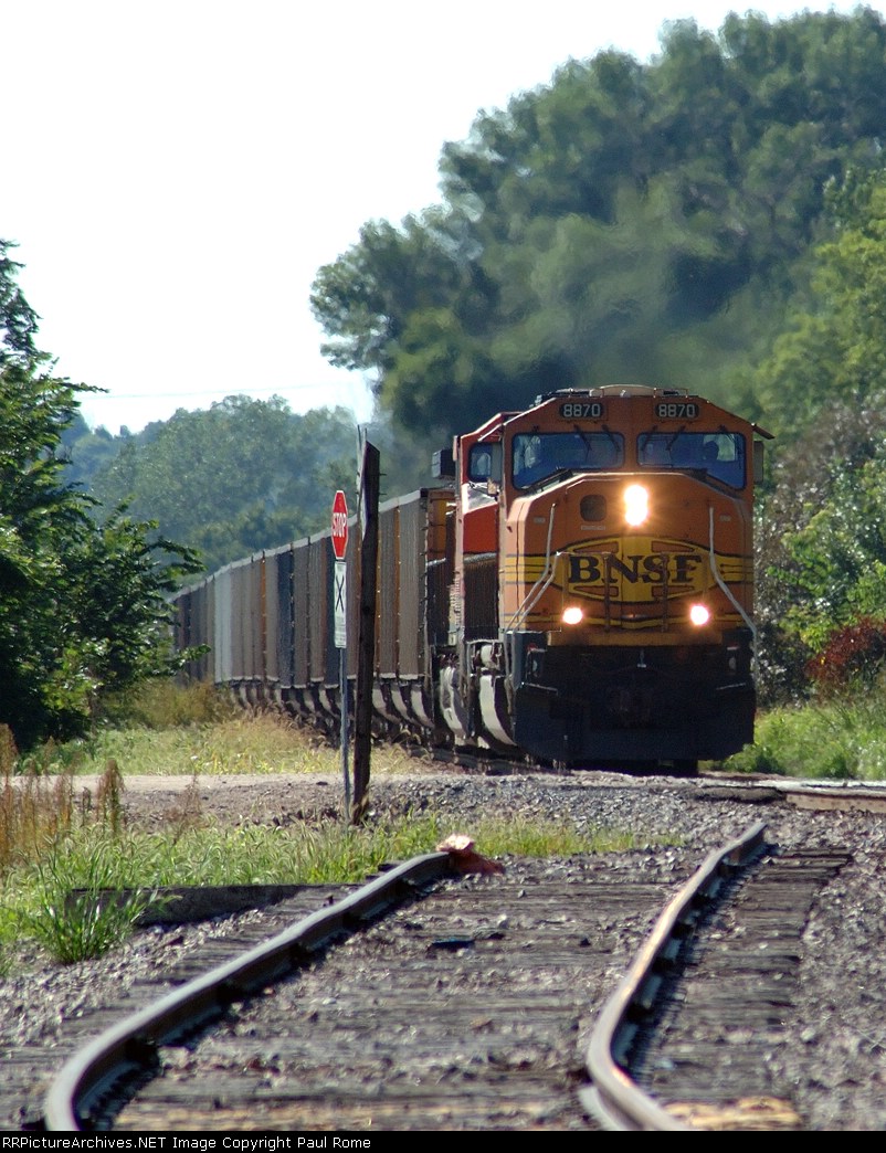 BNSF 8870 hauls an eastbound coal load past the abandoned siding switch